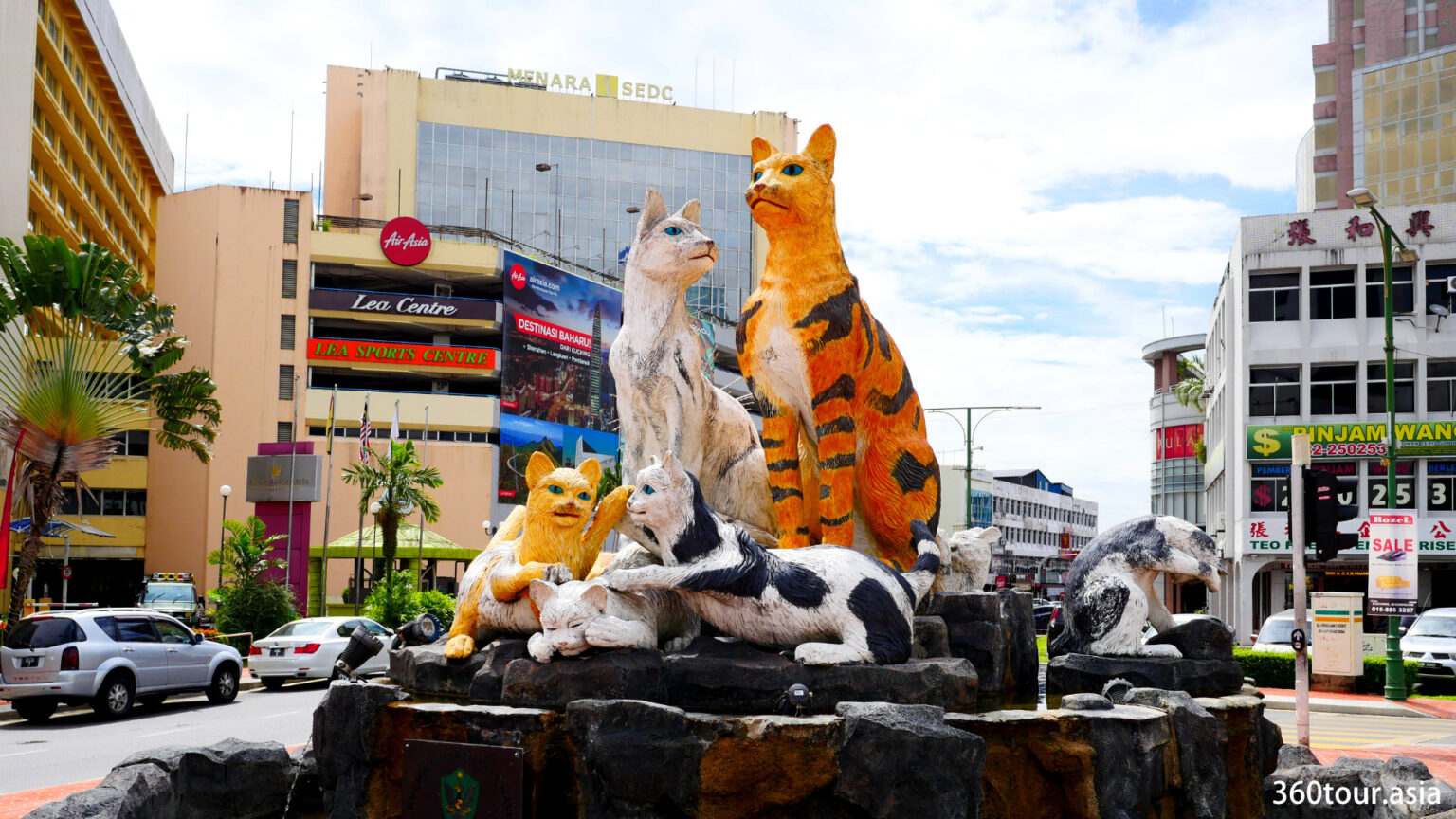 The Cat Family – iconic cat monument of Kuching City | 360Tour.Asia