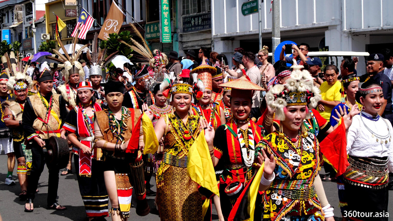 Kuching Gawai Dayak ‘Niti Daun’ Cultural Parade 2024 | 360Tour.Asia
